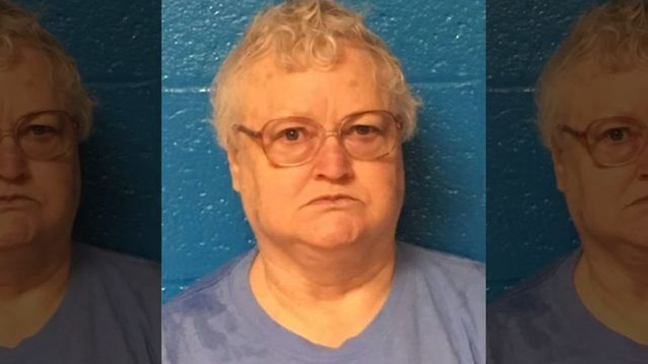 North Carolina woman lived with mom's decomposing body for months to ...