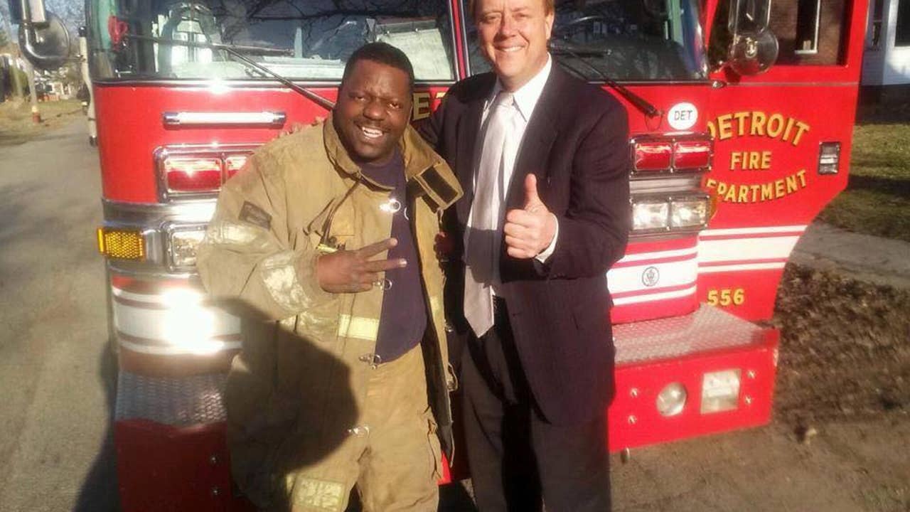 Thousands gather to say goodbye to Ron Savage, FOX 2 anchor, Milford ...