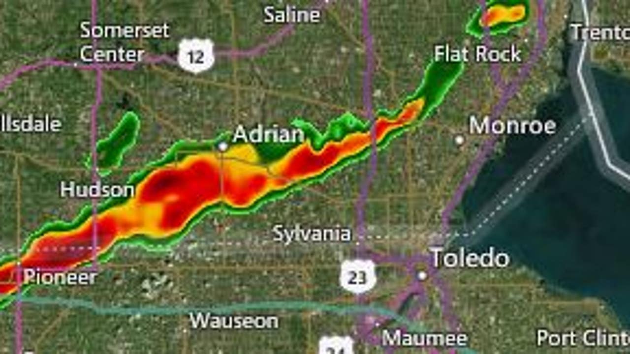 Report: Possible tornado on ground in Monroe County