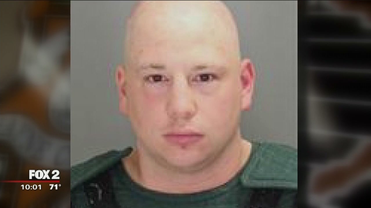 Wayne Co Sheriffs Deputy Arrested For Drunk Driving Biting Police