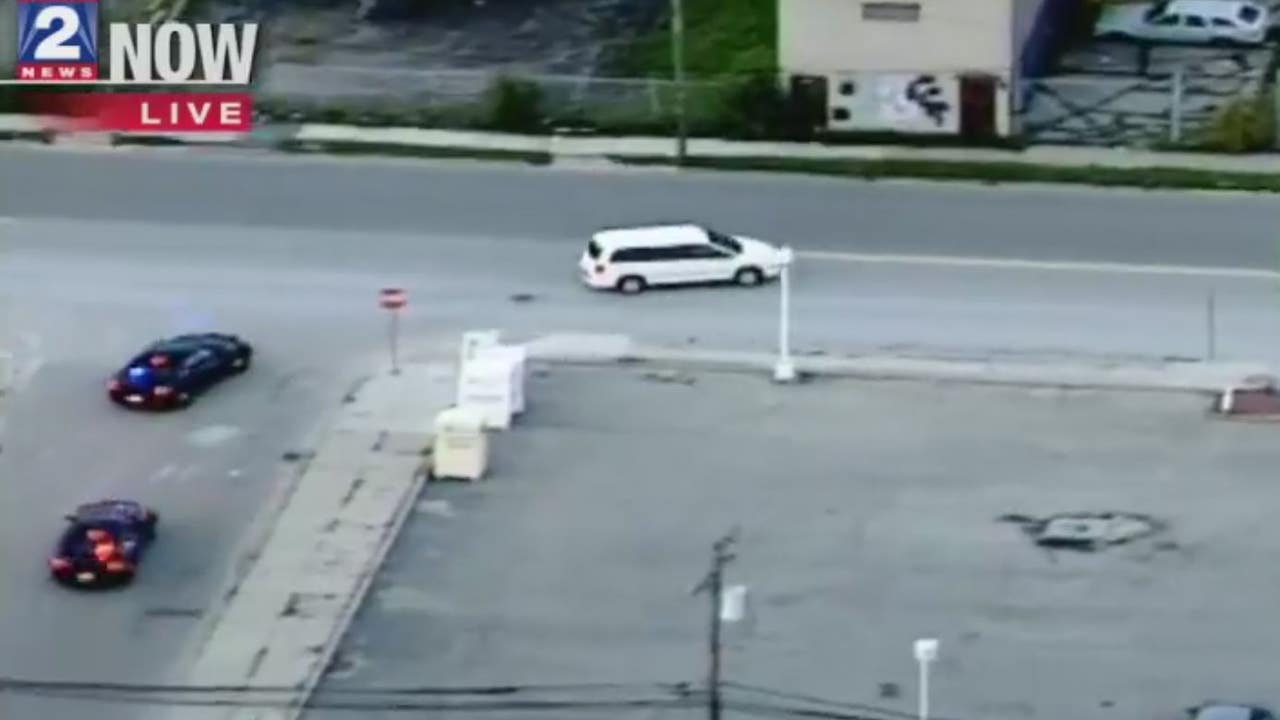 Detroit police chase down suspect on east side, ending in crash | FOX 2 ...