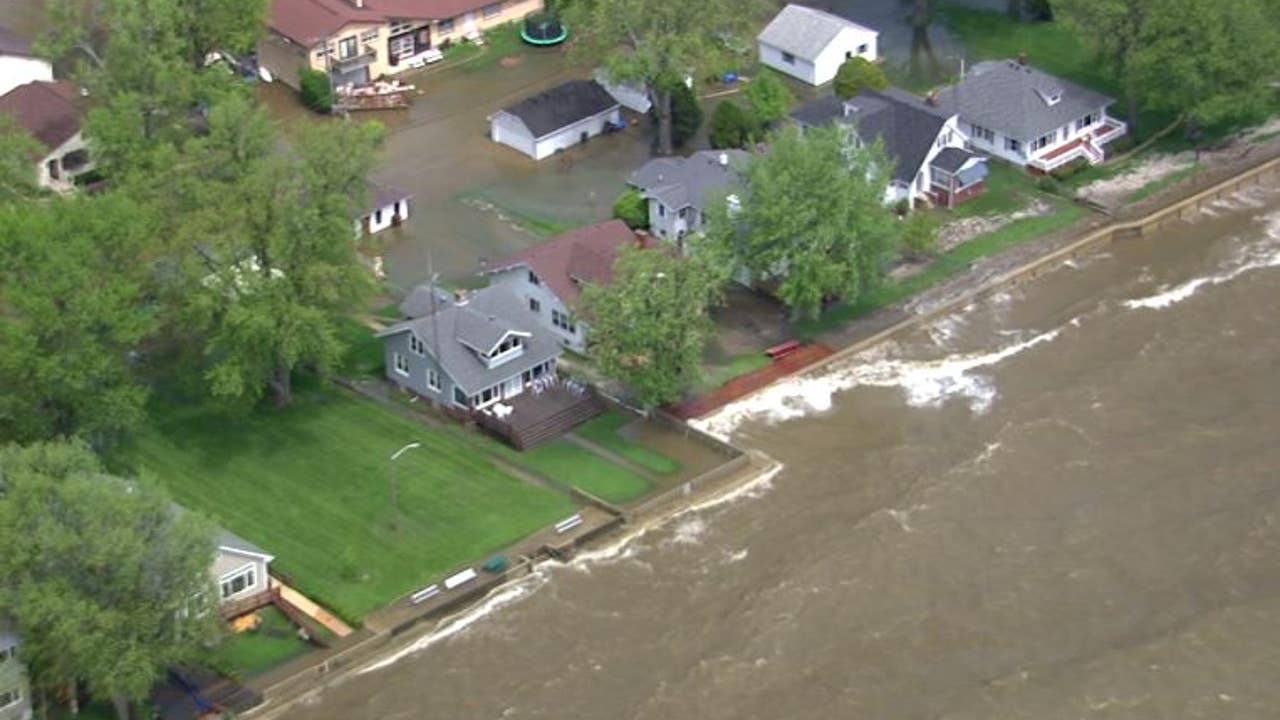 Live Video Massive Waves Crash Severe Flooding In Monroe County