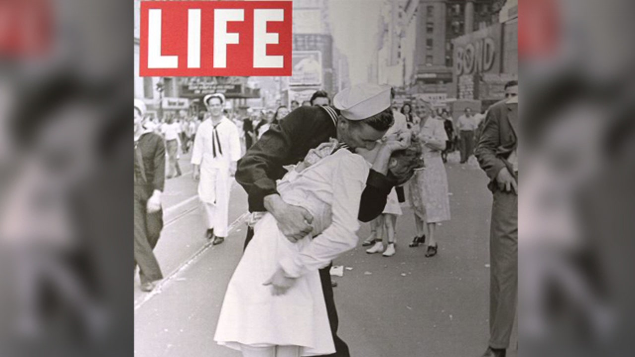 Sailor in iconic V-J Day Times Square kiss photo dies at 95 | FOX 2 Detroit