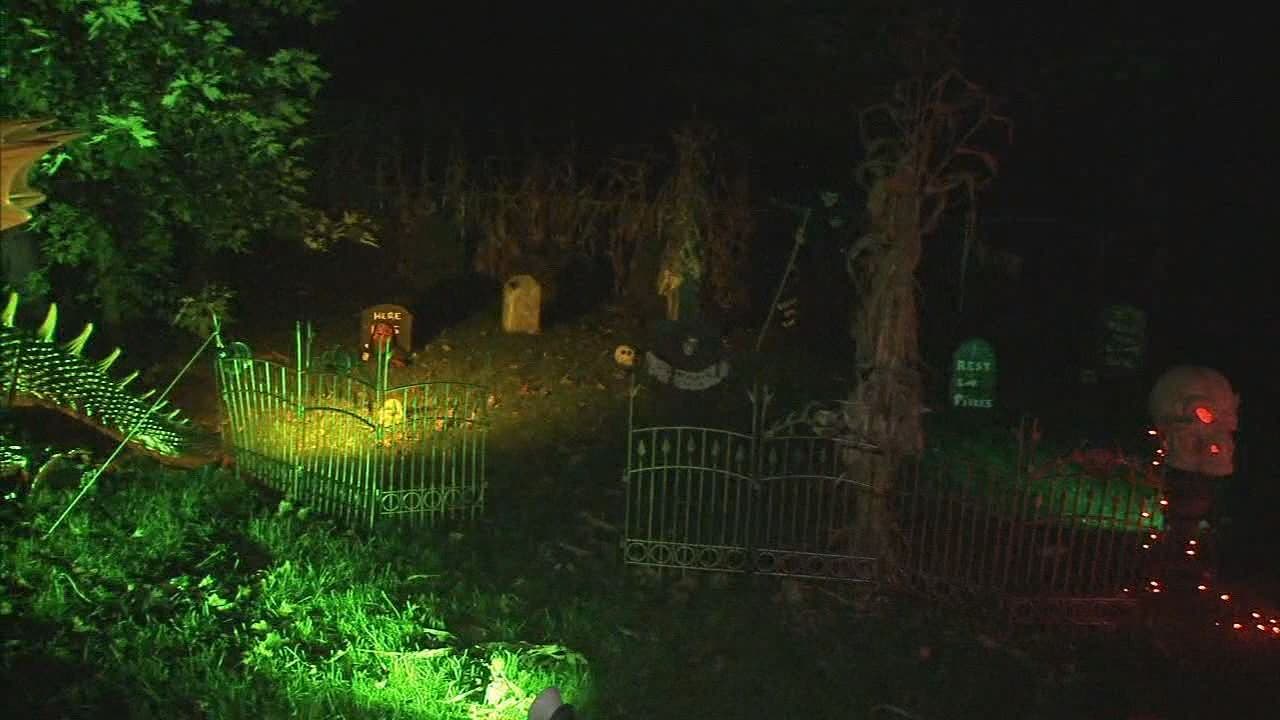 Neighbors' Halloween display drawing big crowds in Dearborn | FOX 2 Detroit