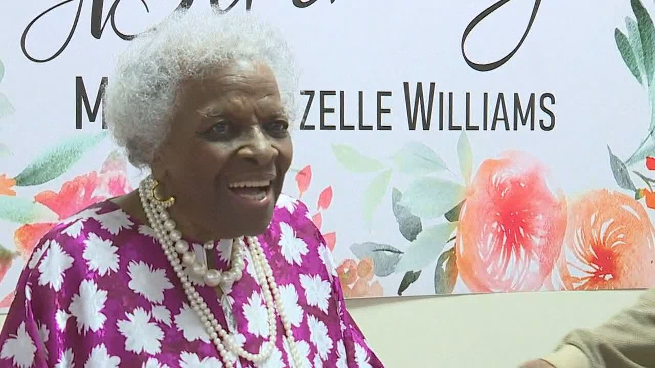 Detroit's 'Mother Mozelle' celebrates her 105th birthday | FOX 2 Detroit