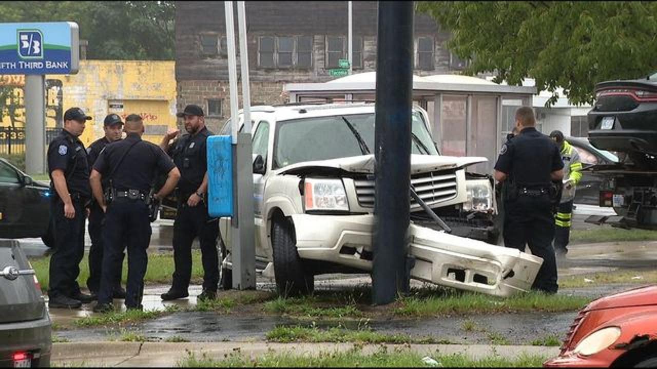 Warren police chase carjacking suspects into Detroit, crash on east ...
