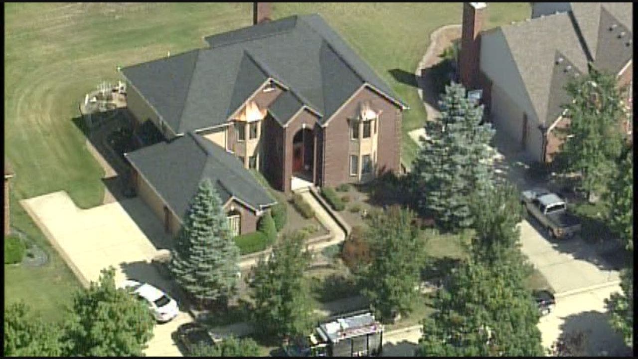 FBI raids Canton home of UAW President Gary Jones | FOX 2 Detroit FBI raids Canton home of UAW President Gary Jones | FOX 2 Detroit