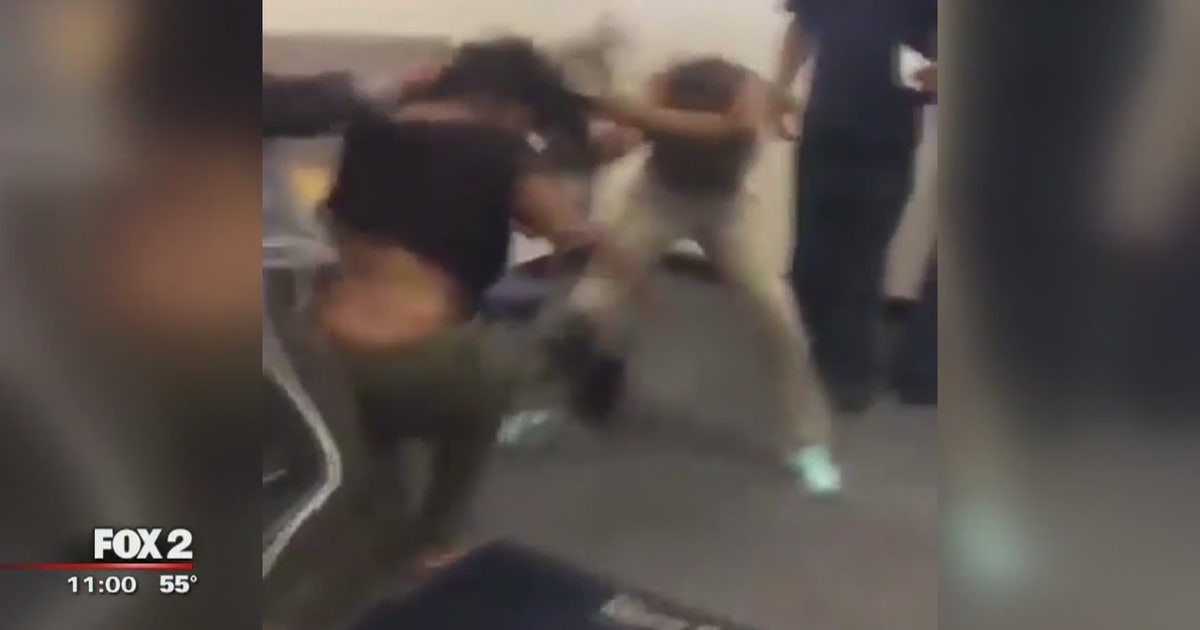 Detroit police investigate huge fight at 7 Mile Secretary of State ...