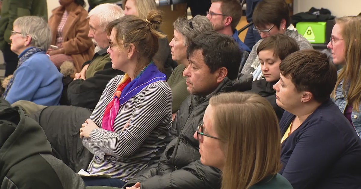 Saline holds forum following racial issues at schools | FOX 2 Detroit