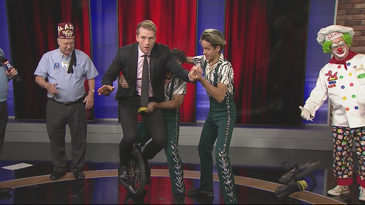 Alan Longstreet clowns around with the Detroit Shrine Circus