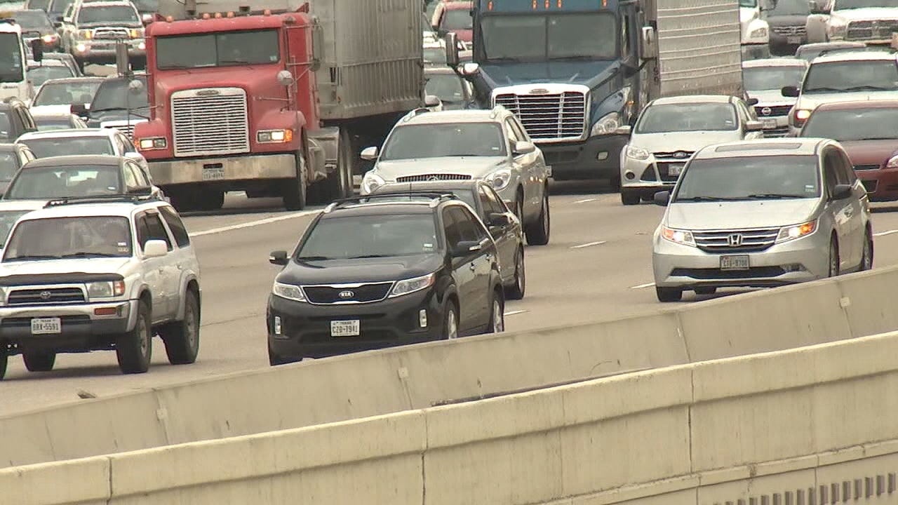 Whitmer signs executive order extending expiration of driver's licenses ... Whitmer signs executive order extending expiration of driver's licenses ...