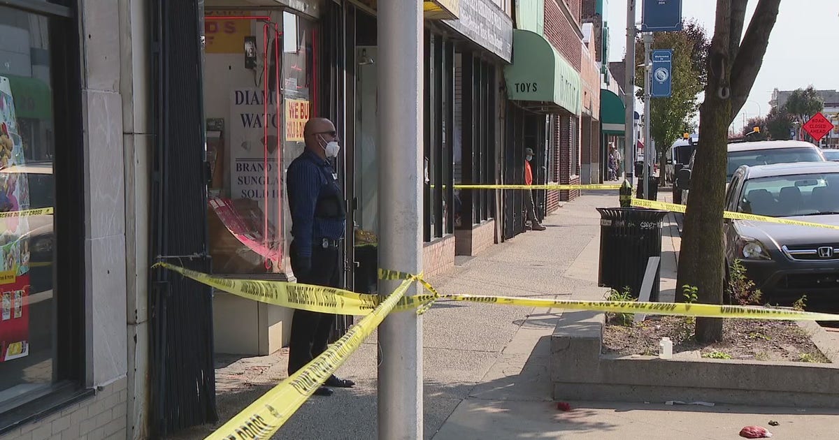 Jewelry store owner shoots robbery suspect 4 times after being stabbed ...