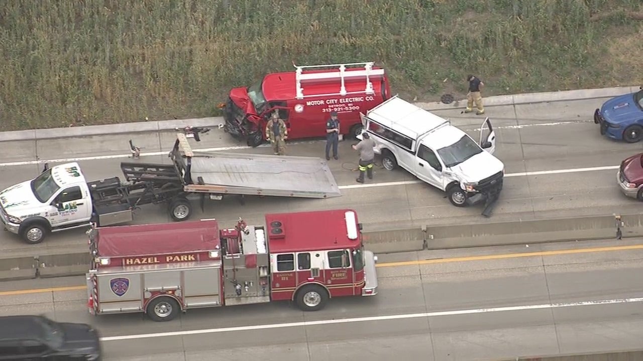 Northbound I-75 crash backs up traffic near I-696 | FOX 2 Detroit