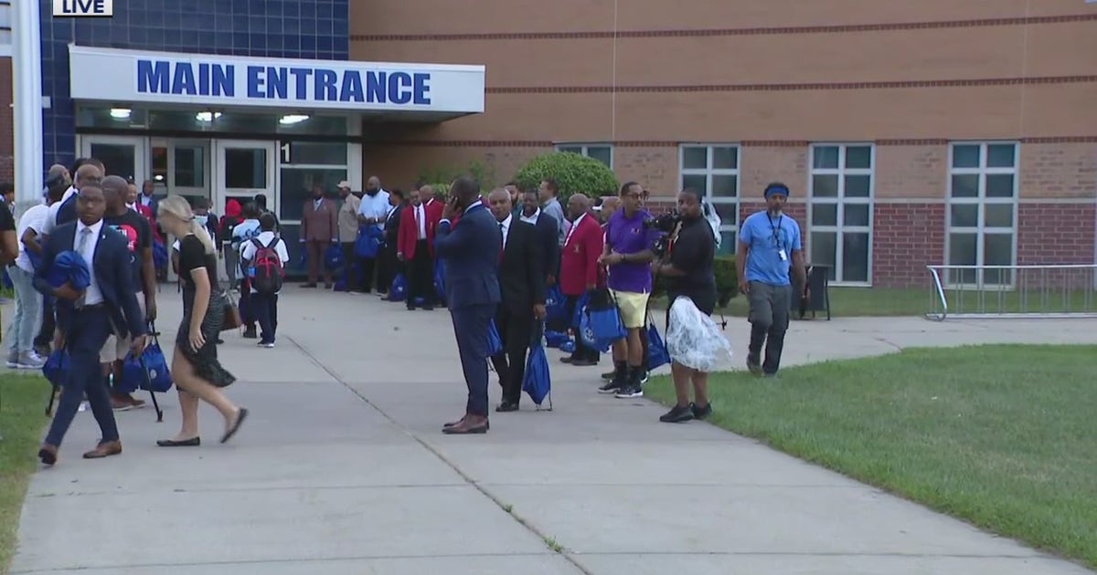 Detroit students back to school with district fully staffed | FOX 2 Detroit