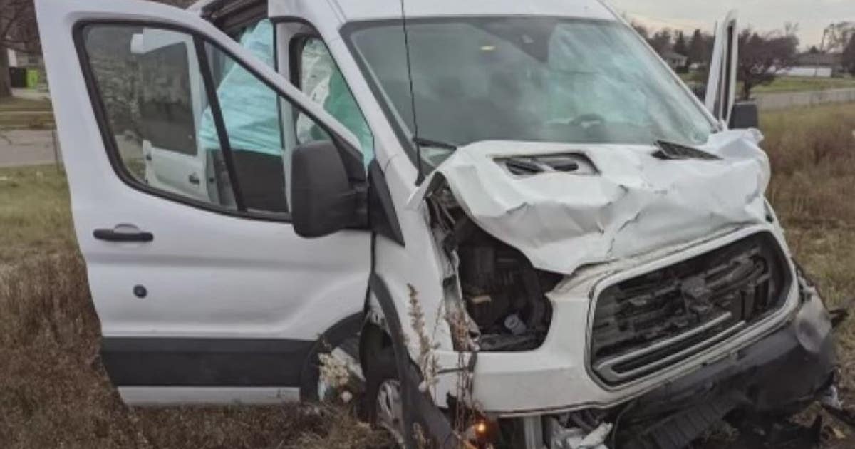 Wrong-way driver crash totals family of 10's van on I-94 | FOX 2 Detroit