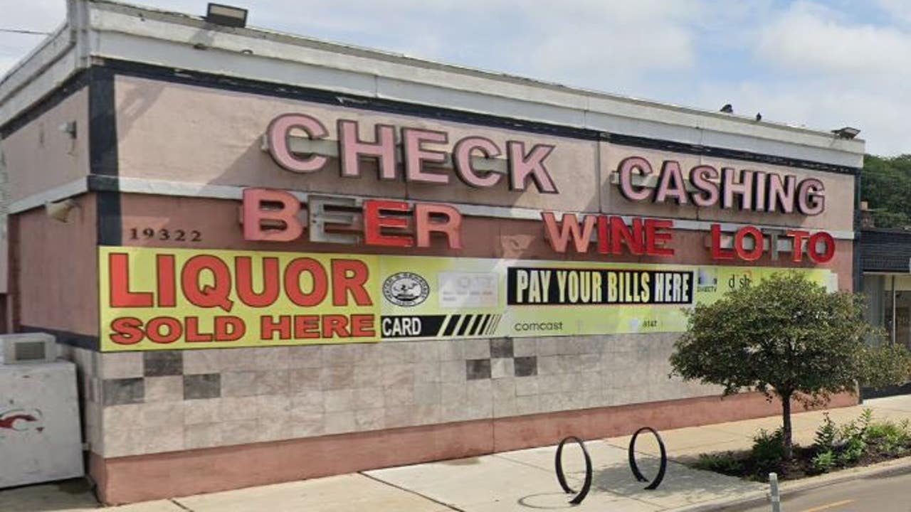 Suspect Fatally Shoots Woman Outside Detroit Liquor Store Drives Off