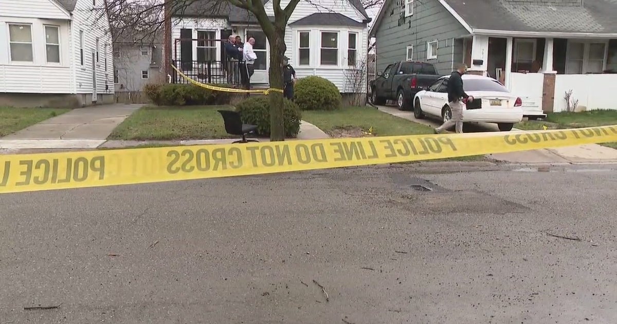 Man shot by Wayne County deputies after trying to cut tether off at ...