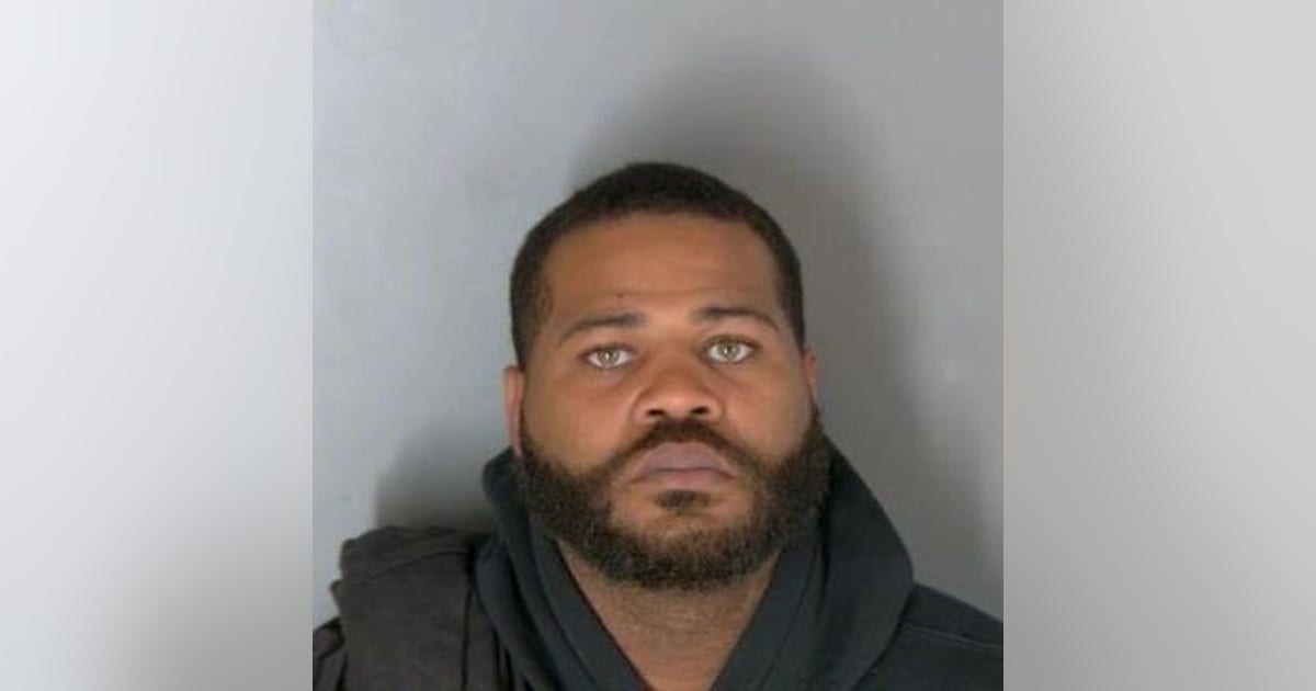 Man robbed at gunpoint while sitting in vehicle in front of his Warren ...