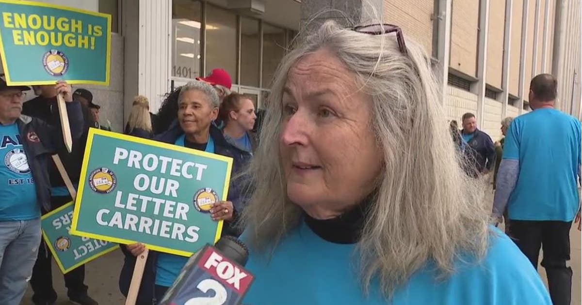 US postal workers hold rally after being targets in rash of crime ...