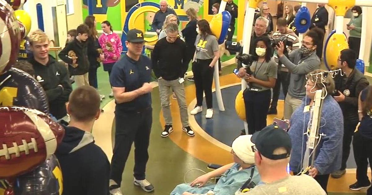 U-M Coach Harbaugh, players visit CS Mott’s Children’s Hospital | FOX 2 ...