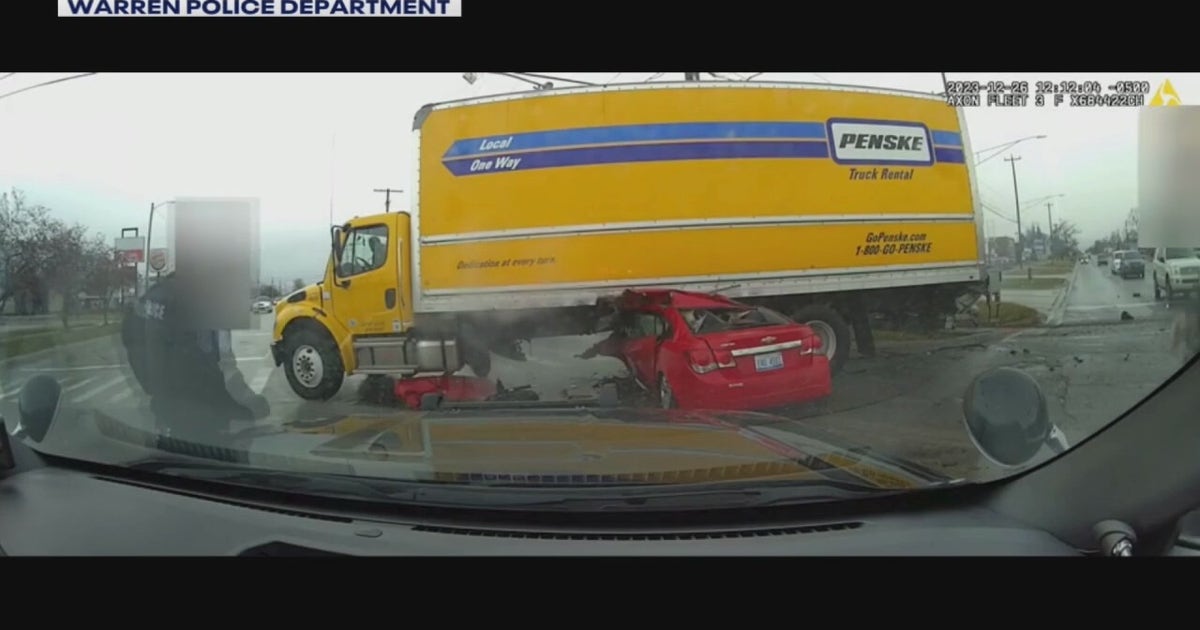Warren police chase ends with fatal crash; commissioner says officers ...