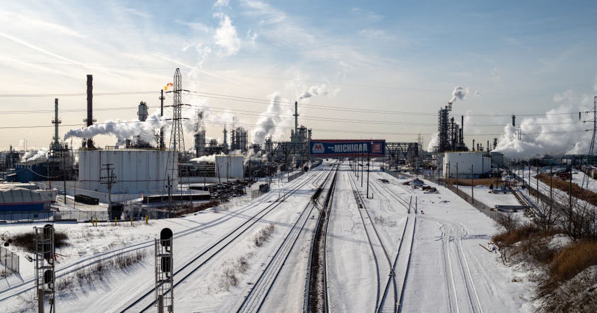 Workers at Marathon Petroleum’s Detroit refinery authorize strike | FOX ...