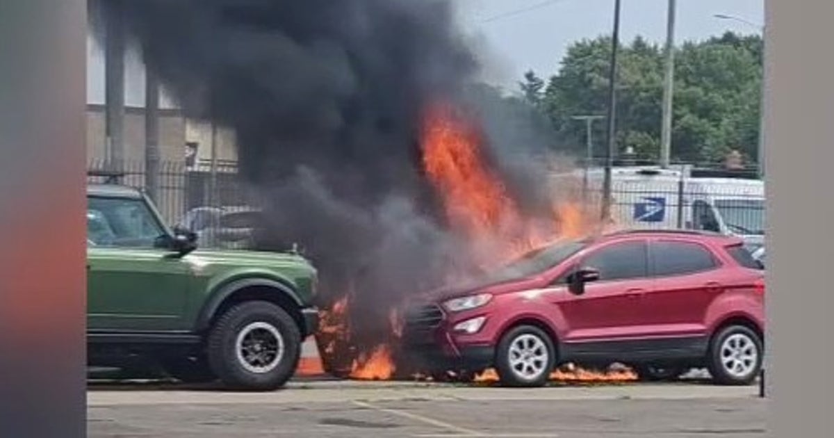 Video shows parked cars on fire outside Detroit post office: 'It was a ...