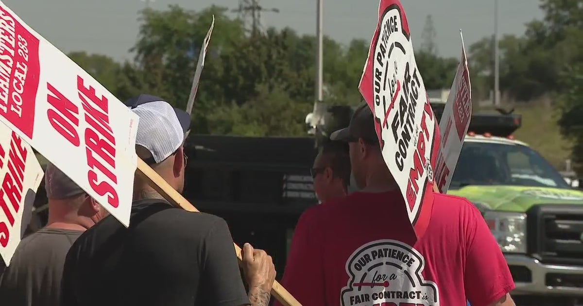 Marathon refinery strikers decry 'scab' workers amid protest over ...