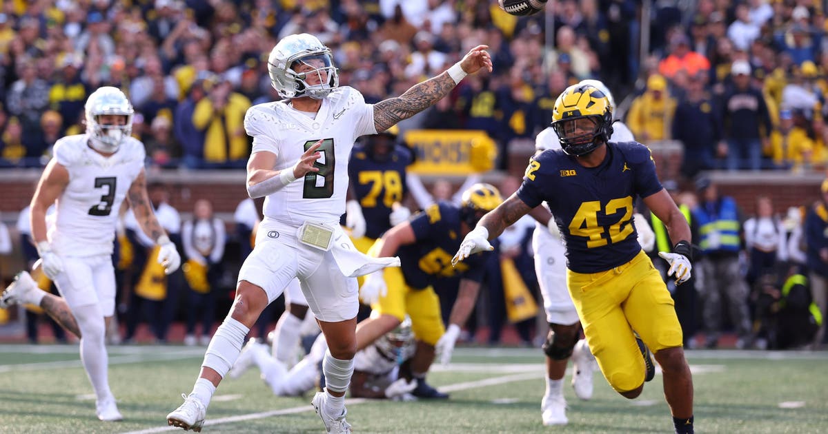 Dillon Gabriel throws a TD pass and runs for a score to lead No. 1 ...
