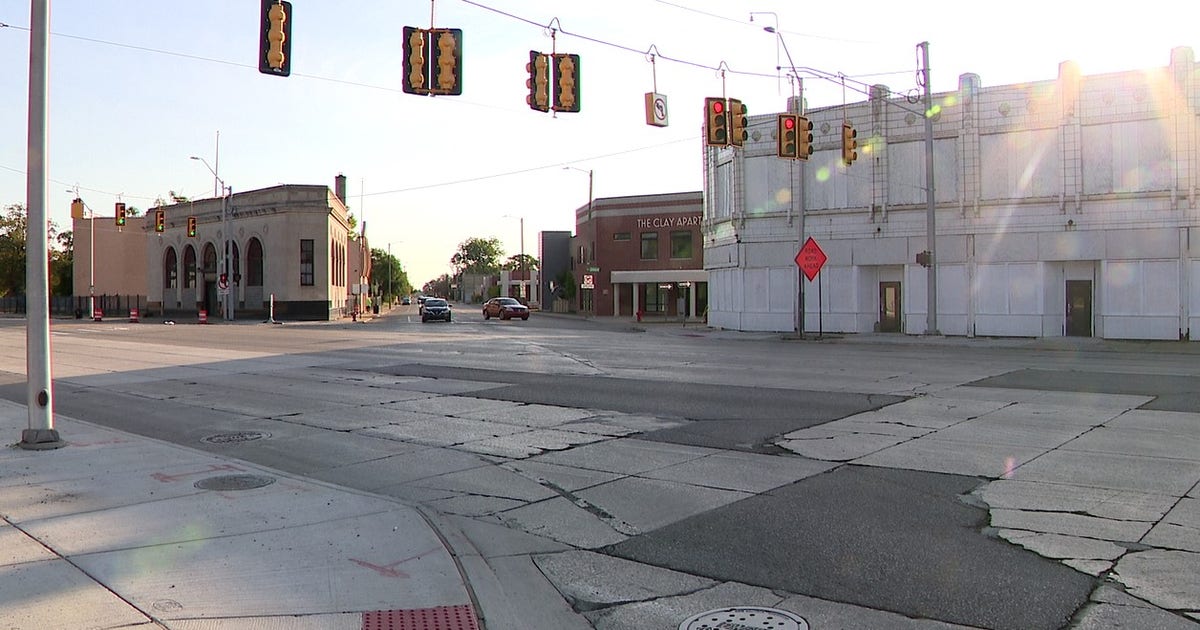 2 dead after SUV, motorcycle crash on Detroit’s east side | FOX 2 Detroit