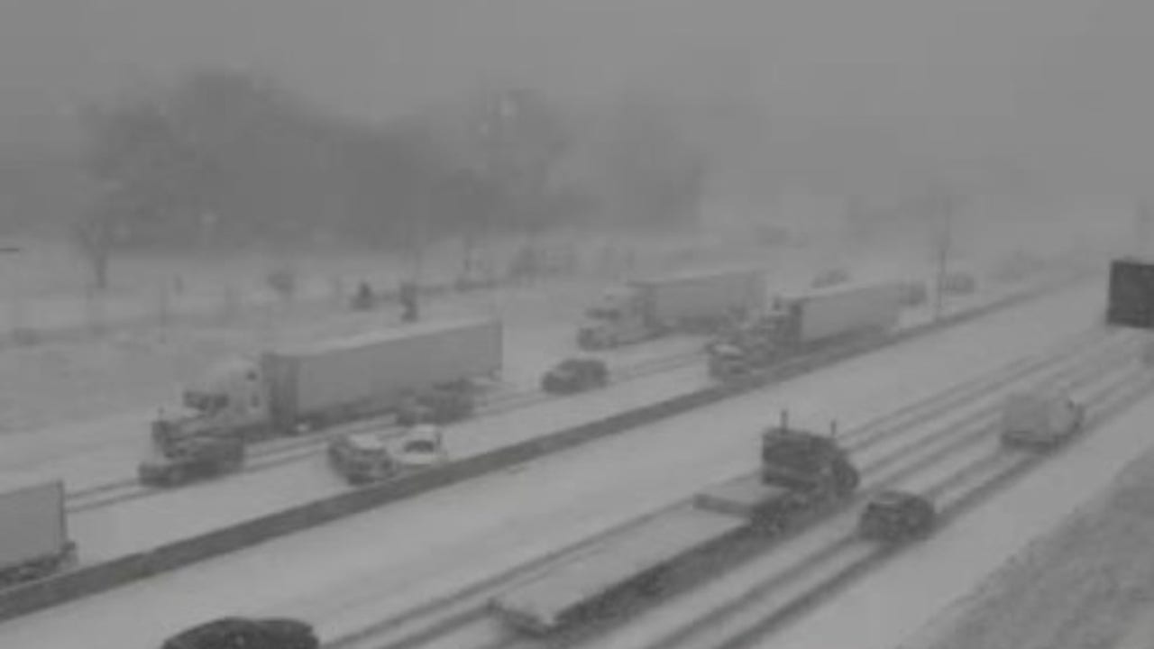 Large crash scene blocks northbound I-75 traffic in Detroit due to snow ...