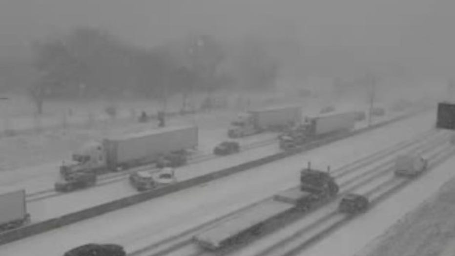 Large crash scene blocks northbound I-75 traffic in Detroit due to snow ...