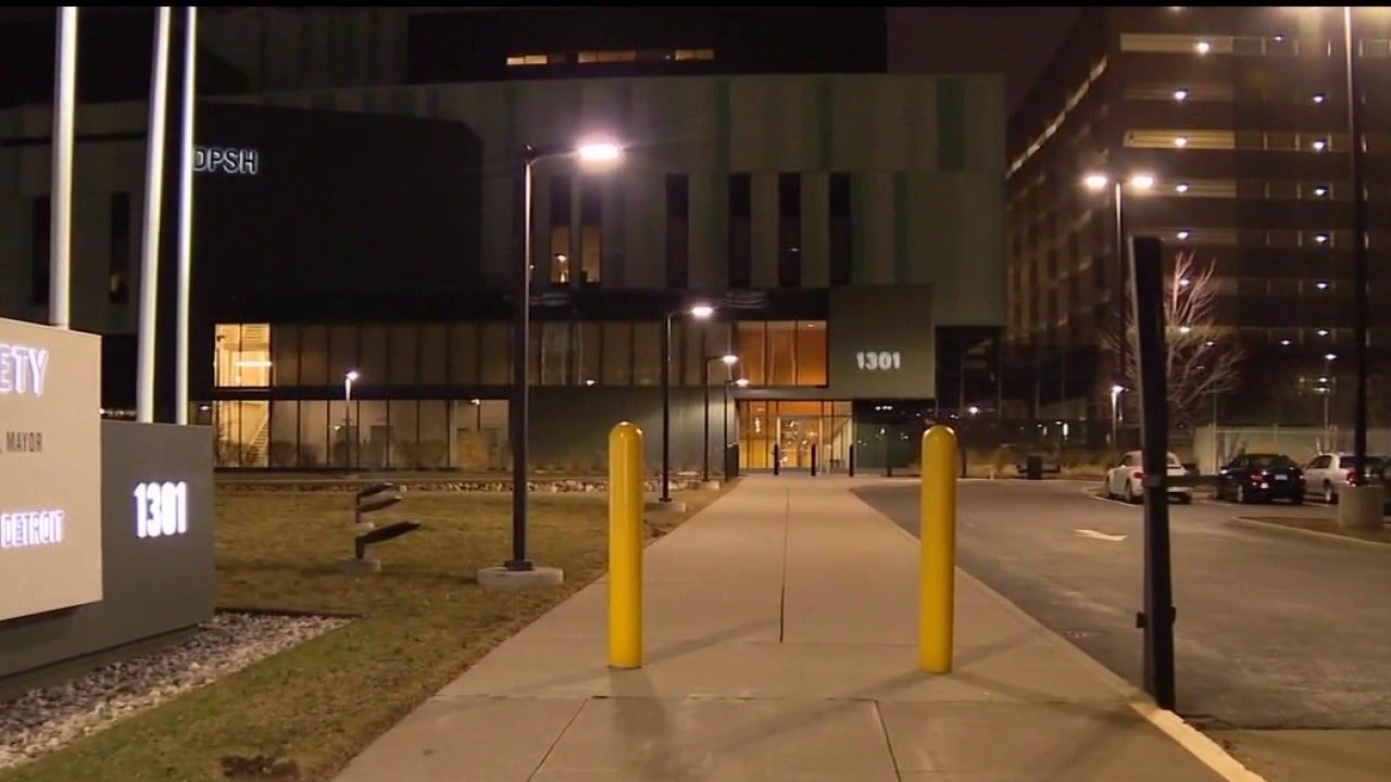 Detroit sergeant, officer suspended without pay for contacting Border ...