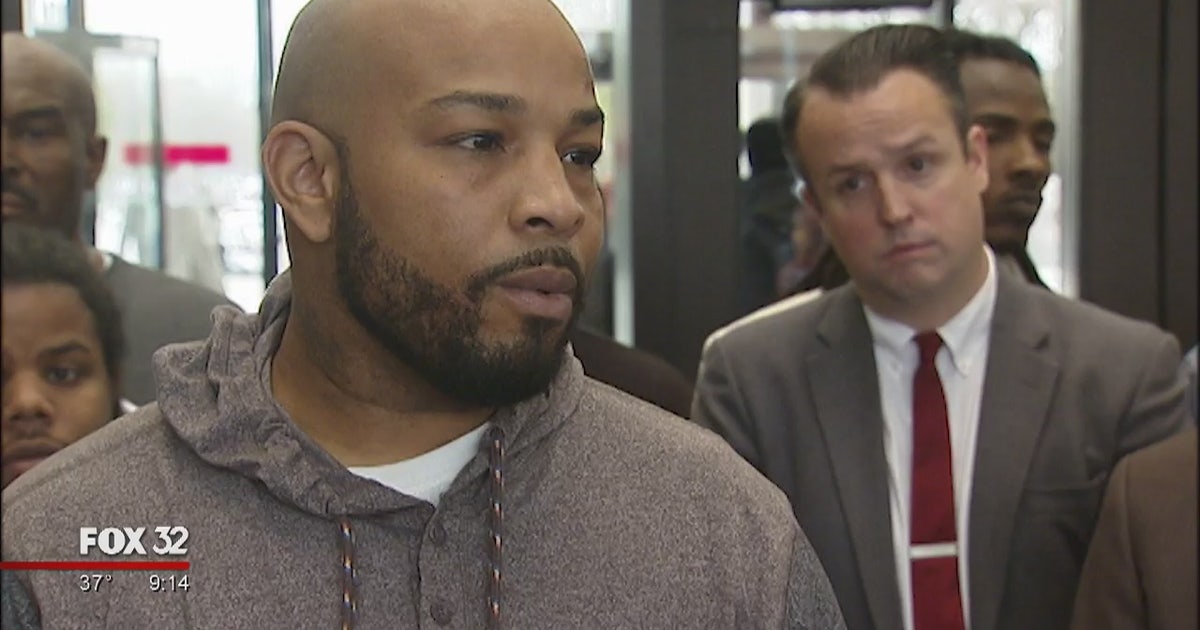 15 convictions linked to corrupt Chicago cop are thrown out | FOX 32 ...