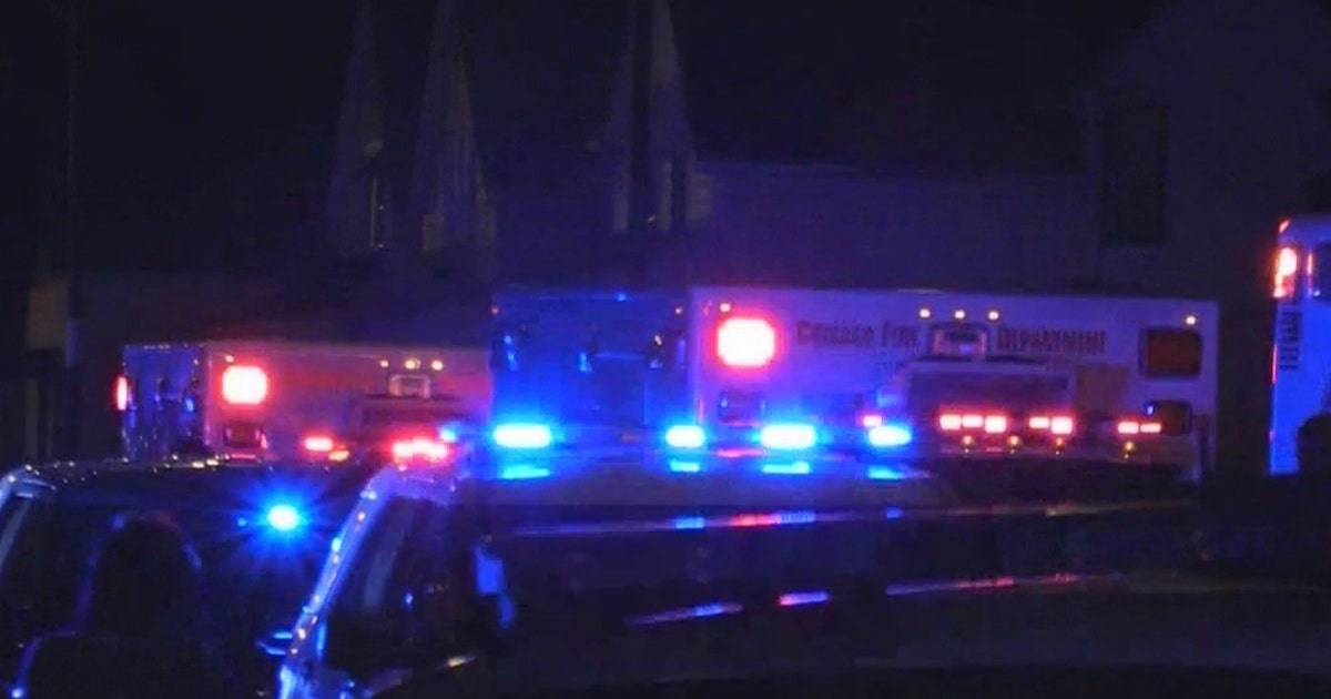 Two hospitalized after crash on Chicago's South Side | FOX 32 Chicago