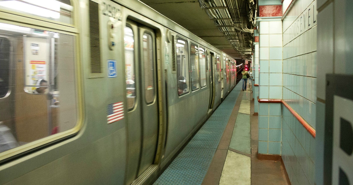 Man robbed, stabbed on CTA Red Line platform in the Loop: Chicago ...