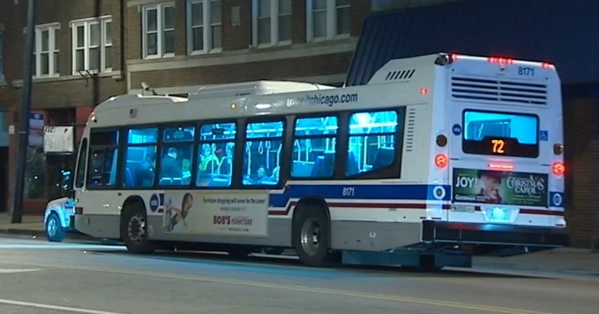 Girl, 17, charged with throwing food at CTA worker | FOX 32 Chicago