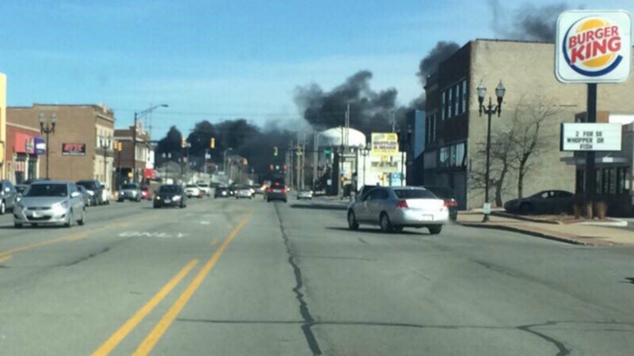 Brush fire in East Chicago sends black smoke over area | FOX 32 Chicago