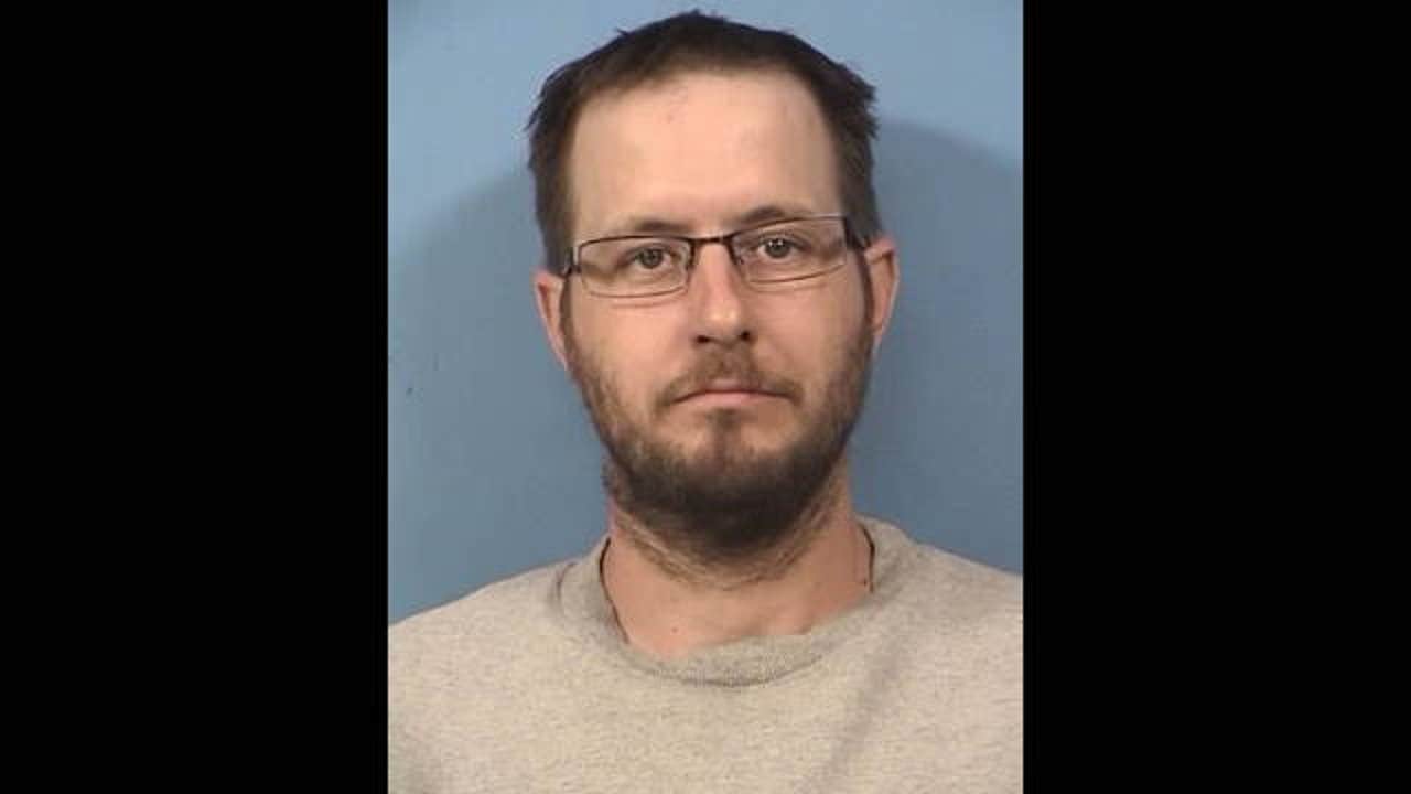 Lombard man wanted for theft, drug charges in DuPage County | FOX 32 ...