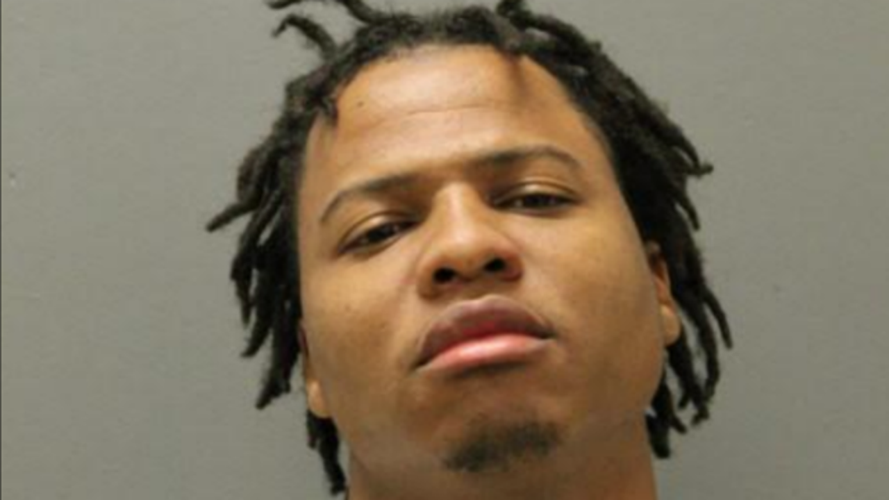 Man charged with pointing gun at off-duty Chicago Police officer | FOX ...