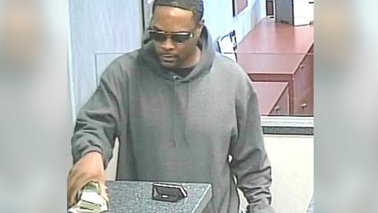Suspect In Custody After Loop Bank Robbery