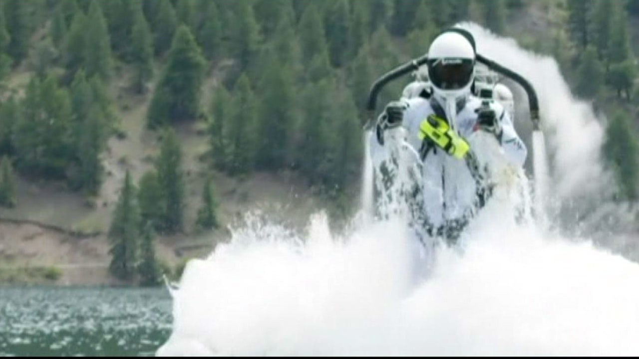 WATCH: Jetpack pilot blasts off from underwater | FOX 32 Chicago