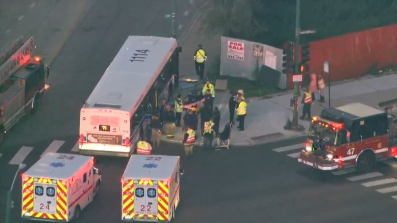 26 hurt after CTA bus crashes into pole in Grand Crossing | FOX 32 Chicago