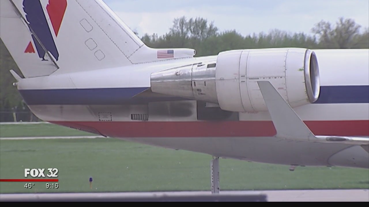 SkyWest jet makes emergency landing at DuPage Airport | FOX 32 Chicago