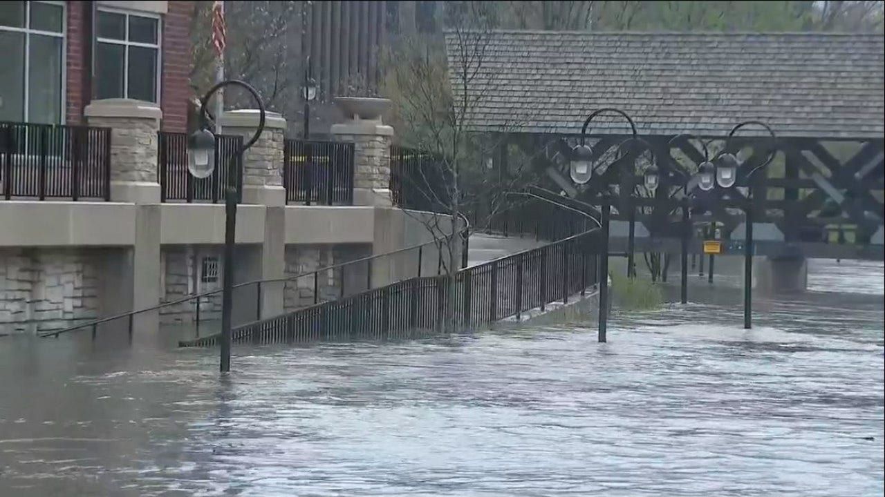 Rain tapers off but flooding continues: weather service | FOX 32 Chicago