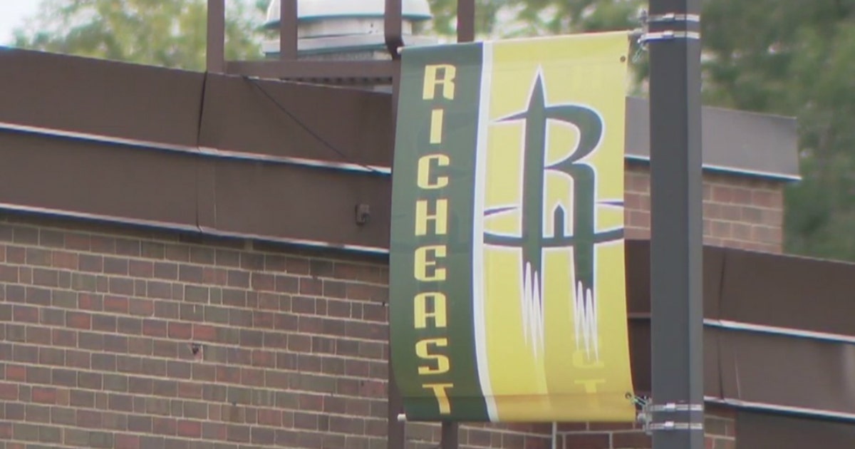 Board votes to close Rich East High School in Park Forest | FOX 32 Chicago