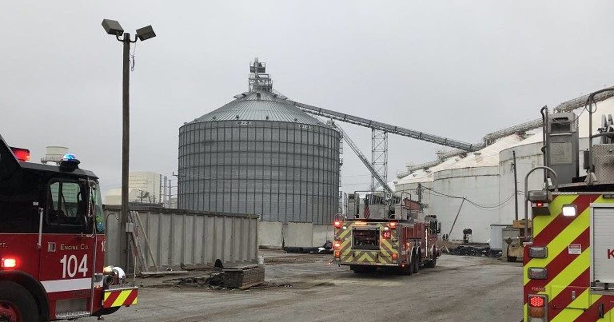 Fire department responds to silo fire on Far South Side | FOX 32 Chicago