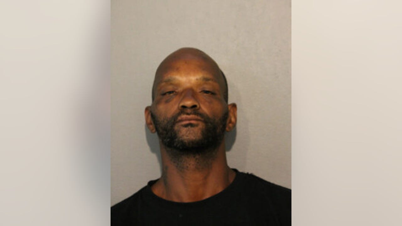 Man charged with shoving woman, 85, to ground in Streeterville robbery ... Man charged with shoving woman, 85, to ground in Streeterville robbery ...