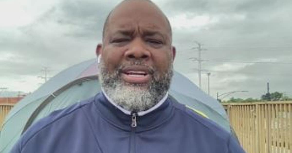 Chicago's Pastor Corey Brooks comes down from rooftop, breaks ground on ...