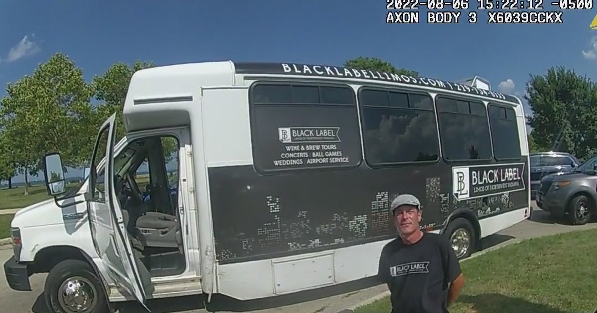 Chicago police bodycam video shows party bus driver's reaction after ...